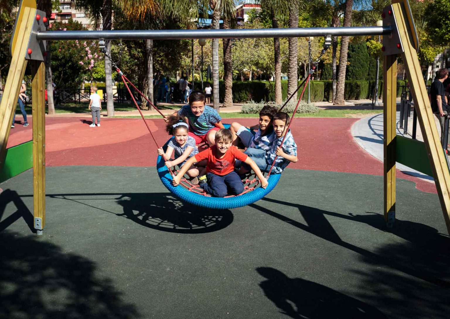 Tipos de Columpios en parques infantiles | Mobipark