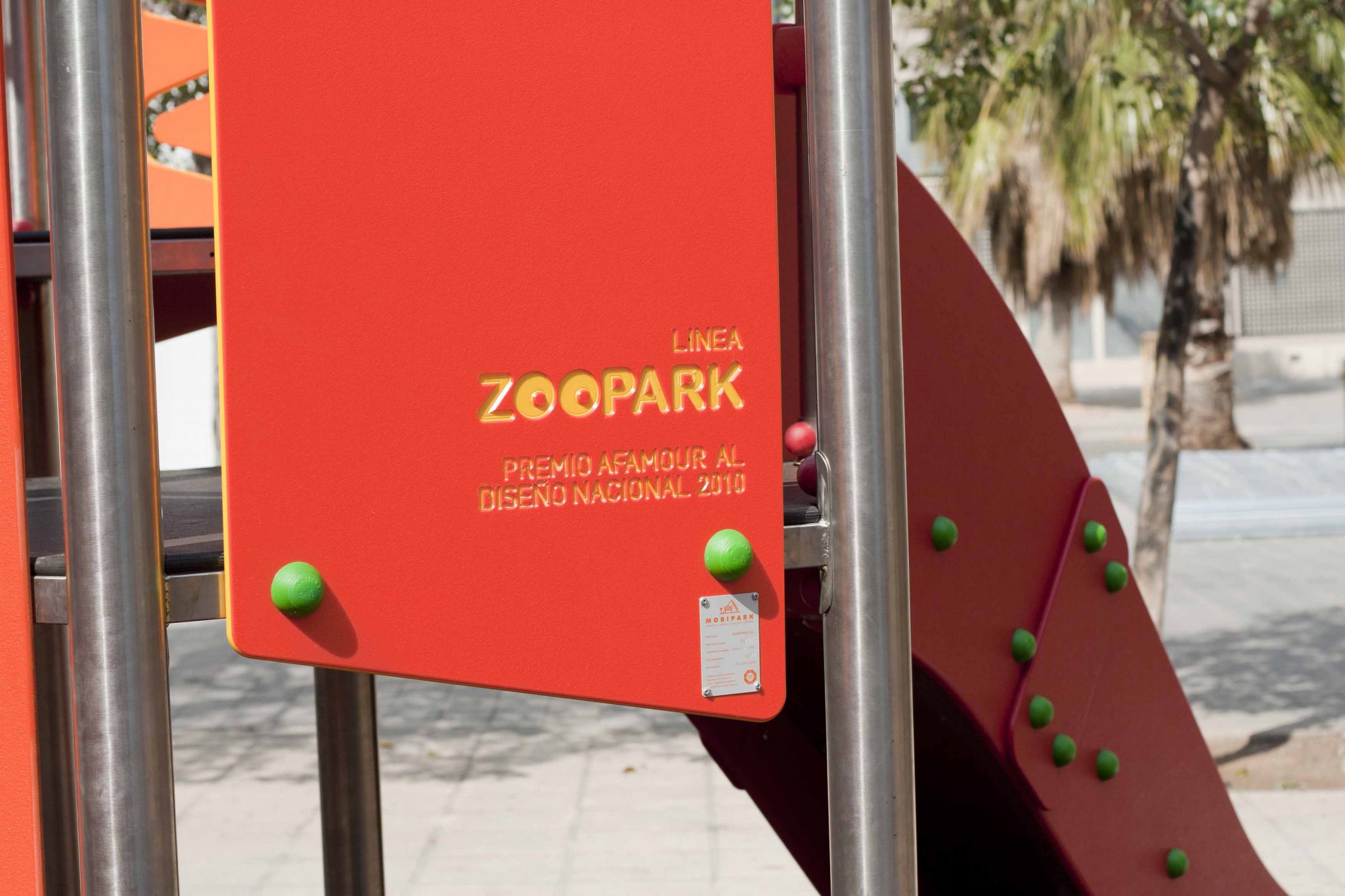 TORRE CON TOBOGÁN - Mobipark